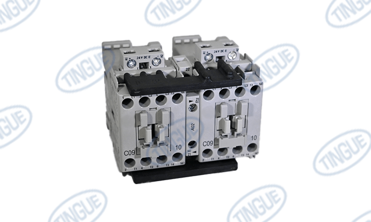 Reversing Contactor 16 Amp 120V | G. A. Braun E02202111